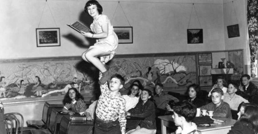 20 Vintage Photos of What 1950s Classrooms Looked Like