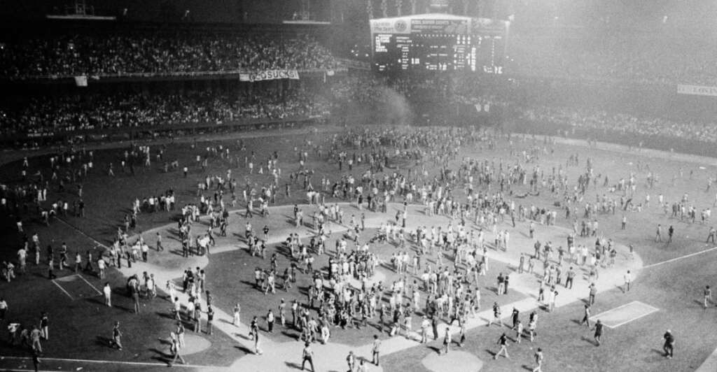 20 Vintage Photos of Baseball Fans Before Corporate Era