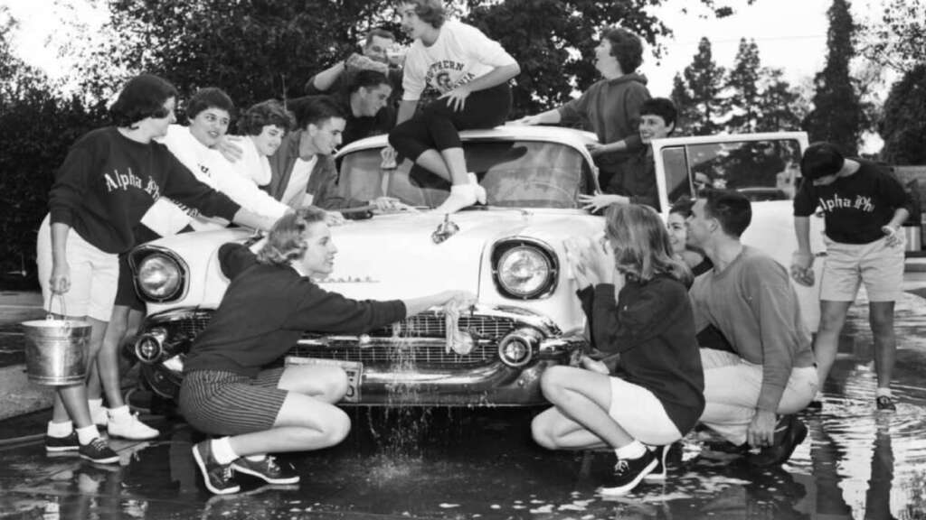 Vintage Photos - The Scroller