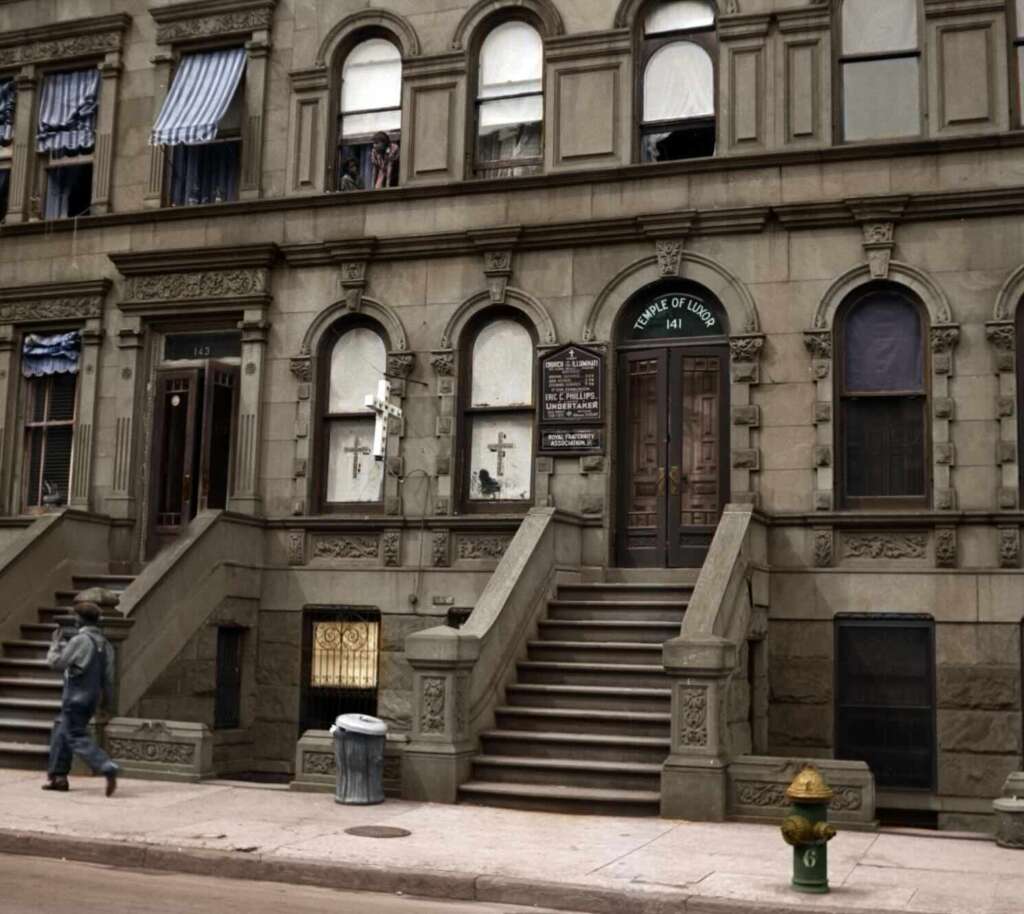 20 Colorized 1930s Photos