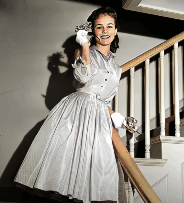 20 Colorized Photos of 1950s Women's Fashion