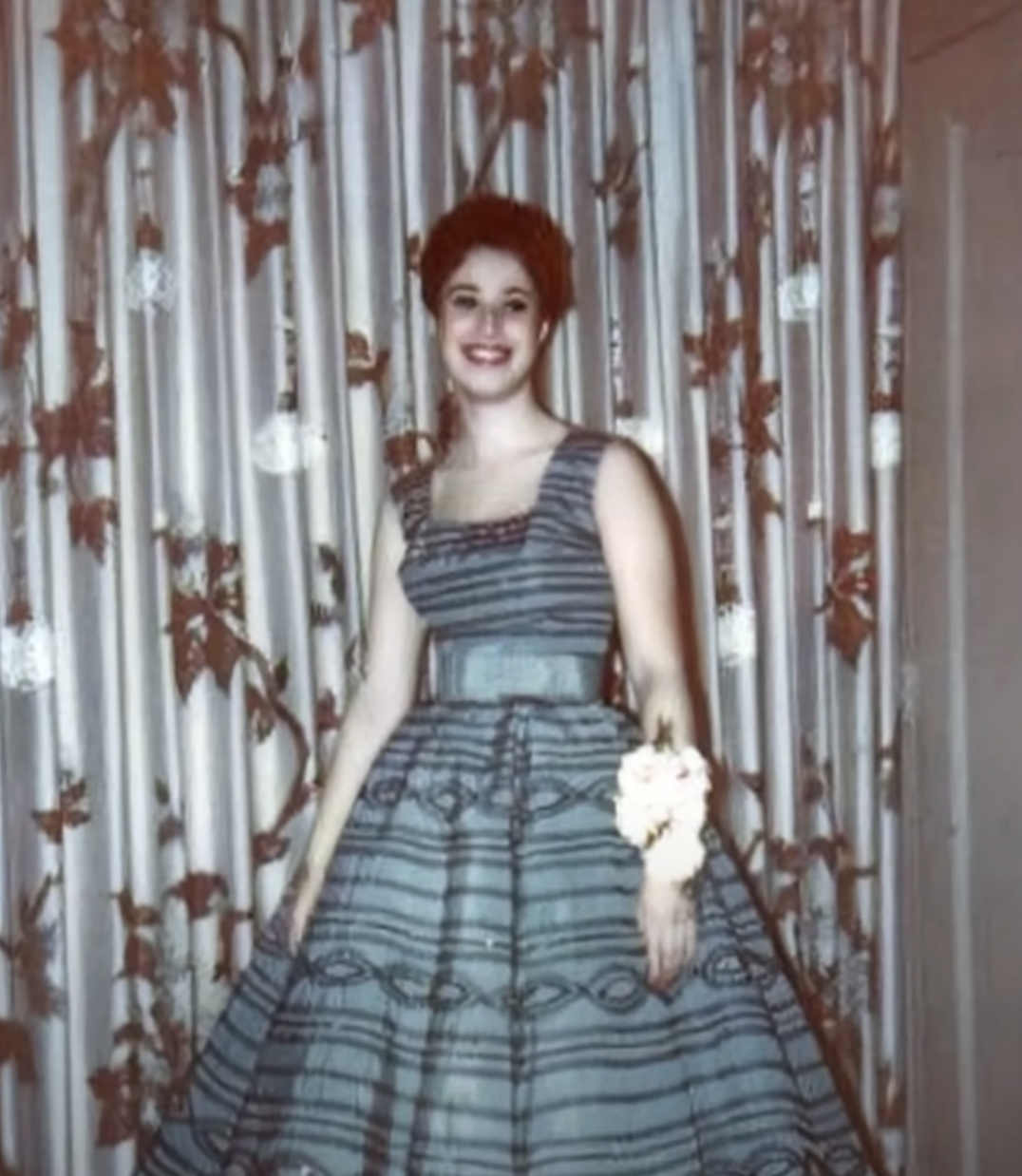 20 Colorized Photos of 1950s Women's Fashion