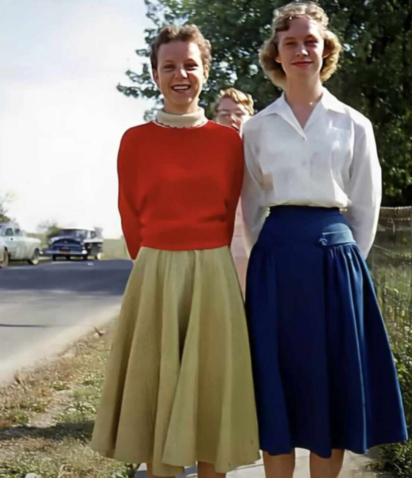20 Colorized Photos of 1950s Women's Fashion