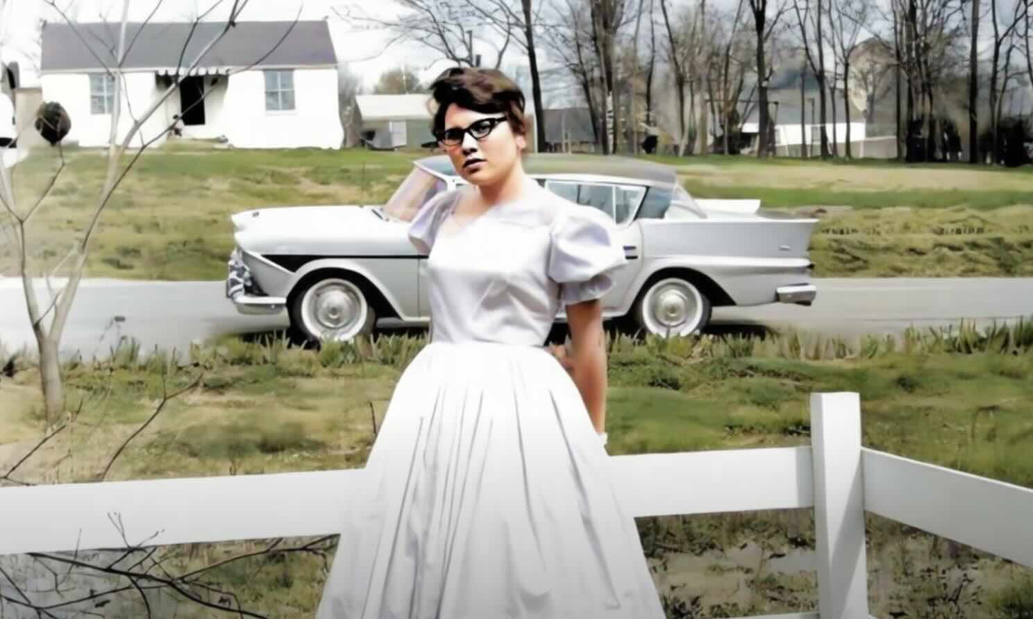 20 Colorized Photos of 1950s Women's Fashion