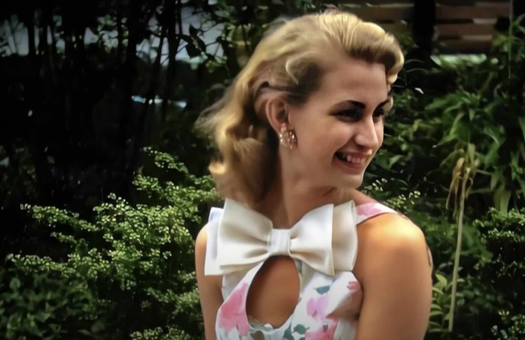 20 Colorized Photos of 1950s Women's Fashion