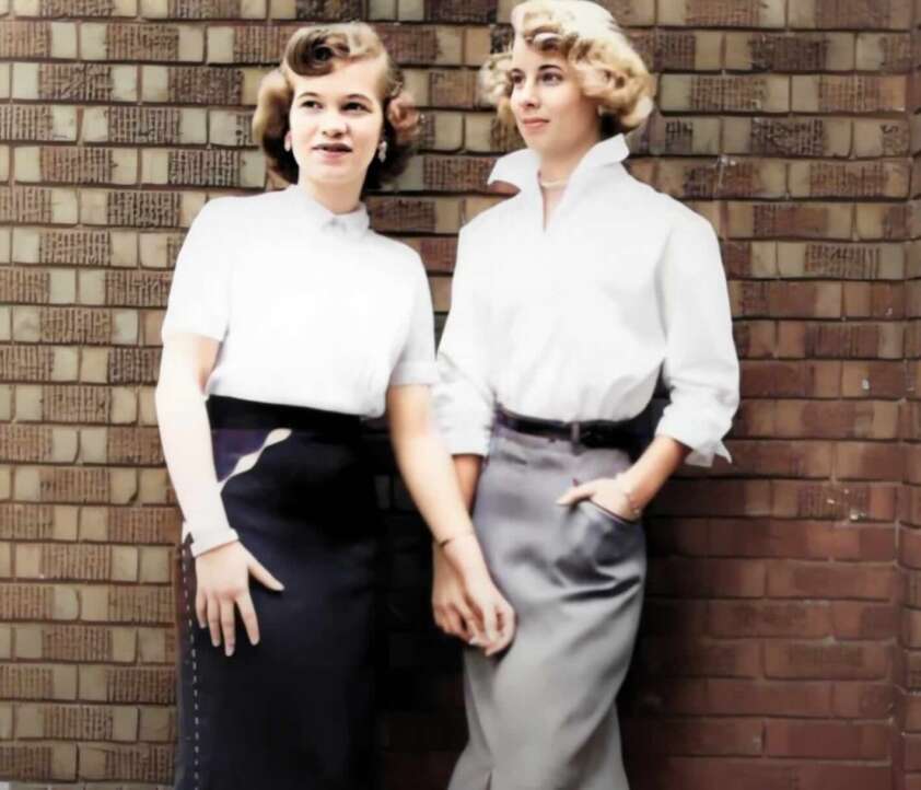 20 Colorized Photos of 1950s Women's Fashion