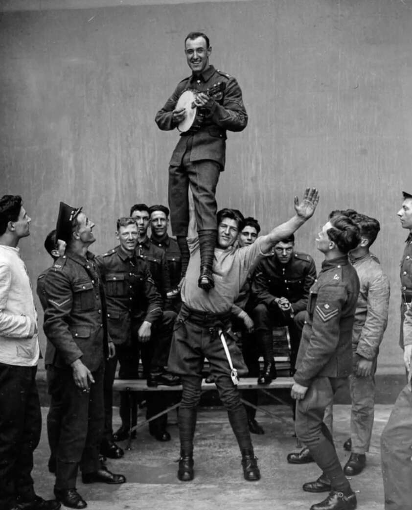 19 Vintage 1900s Strongmen and Strongwomen Photos
