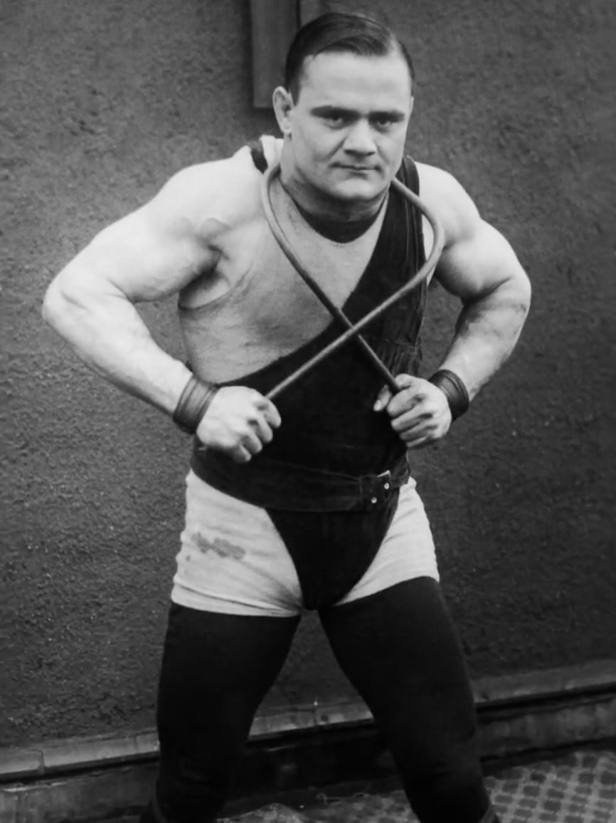 19 Vintage 1900s Strongmen and Strongwomen Photos