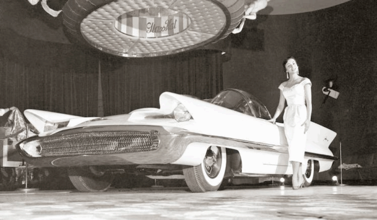 25 Vintage Photos of Car Shows From the 1930s to the 1970s