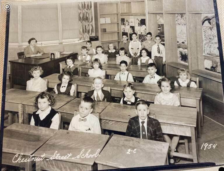 20 Vintage Photos of What 1950s Classrooms Looked Like