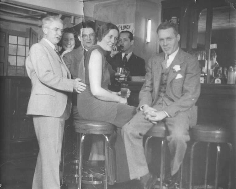 21 Haunting Photos From 1920s Prohibition Speakeasies