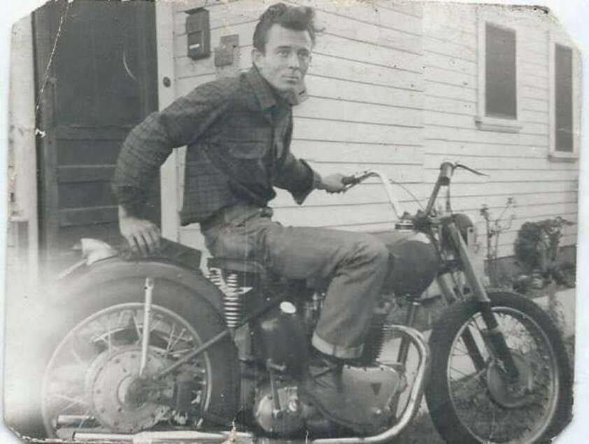 25 Vintage Photos of Cars and Bikes in the 1950s You’ll Love