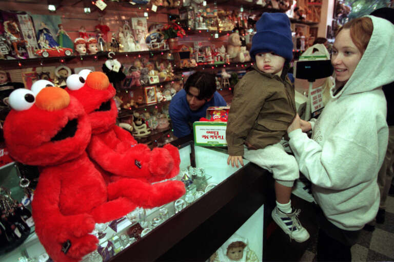 20 Vintage Photos of 90s Mall Rat Culture