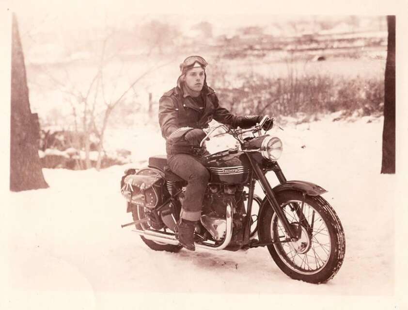 25 Vintage Photos of Cars and Bikes in the 1950s You’ll Love