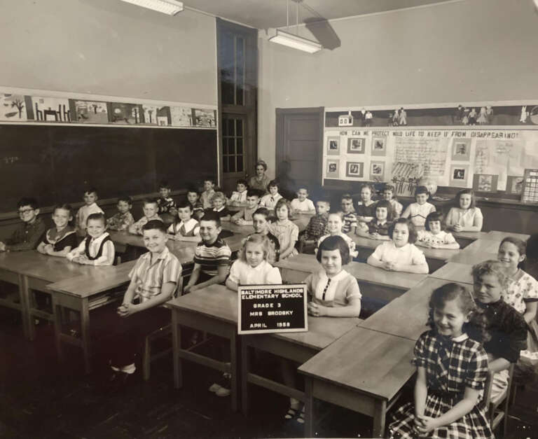 20 Vintage Photos of What 1950s Classrooms Looked Like