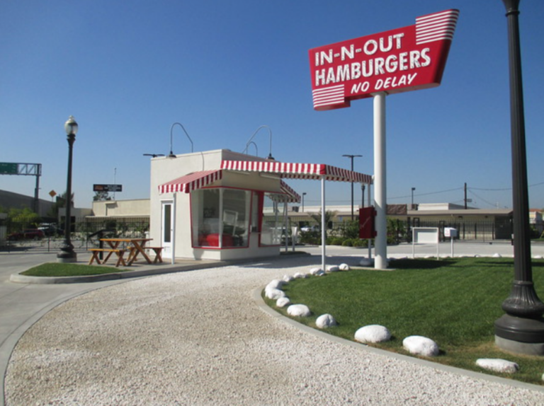 20 Photos of the Original Locations of Iconic Fast Food Restaurants ...