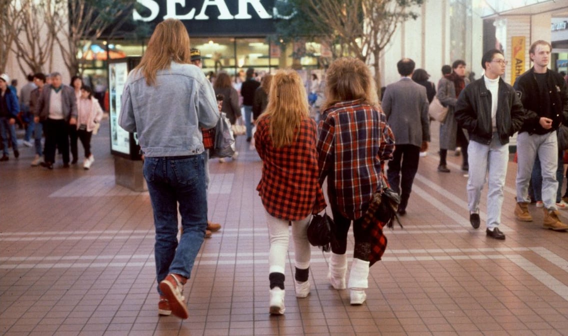 20 Vintage Photos of 90s Mall Rat Culture