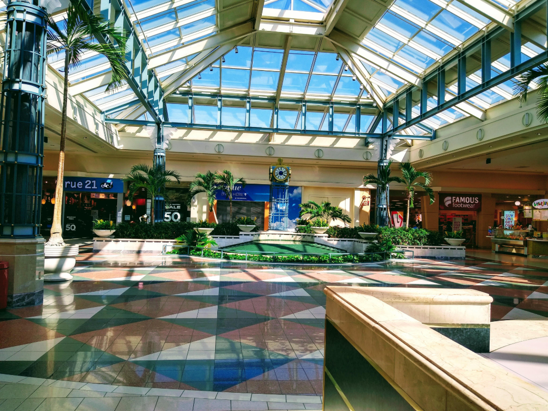 20 Vintage Photos of 90s Mall Rat Culture