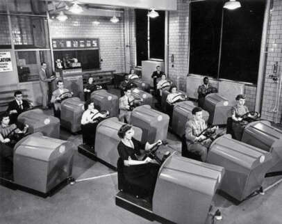 20 Vintage Photos of What 1950s Classrooms Looked Like
