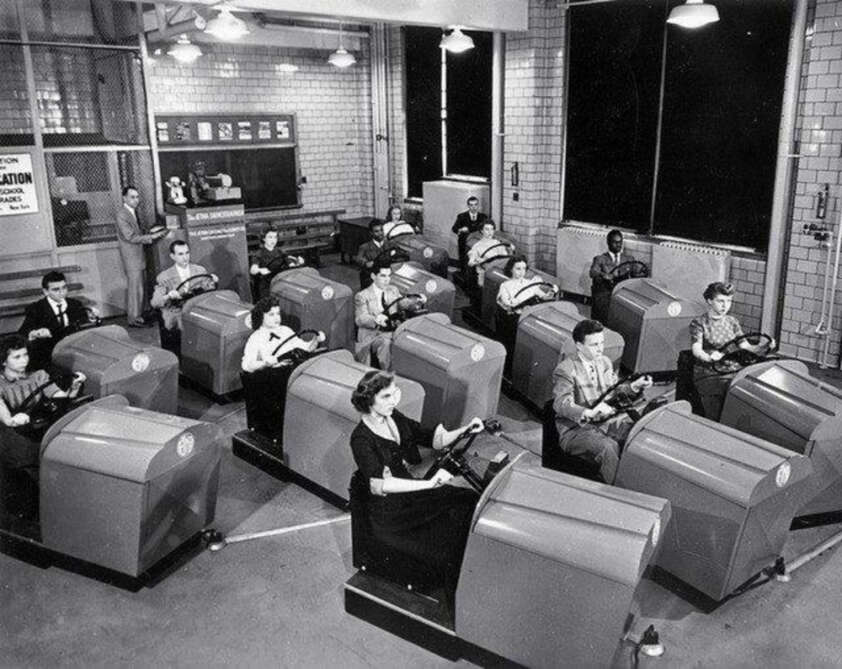 20 Vintage Photos of What 1950s Classrooms Looked Like