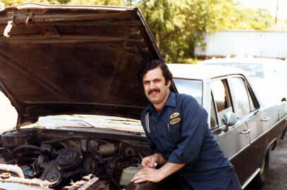 20 Vintage Photos of Mechanics at Work Through the Years