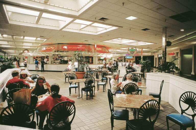 20 Vintage Photos of 90s Mall Rat Culture