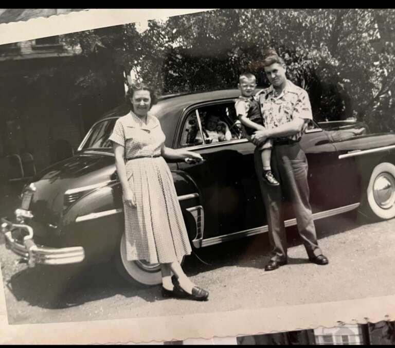 25 Vintage Photos of Cars and Bikes in the 1950s You’ll Love