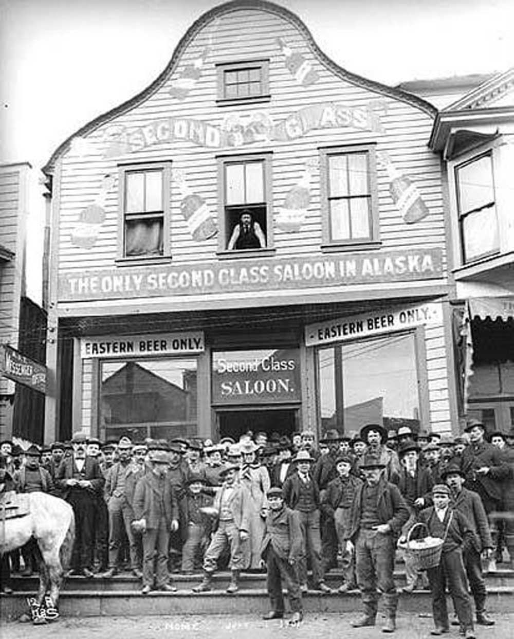 25 Vintage Saloons That Bring the Wild West to Life