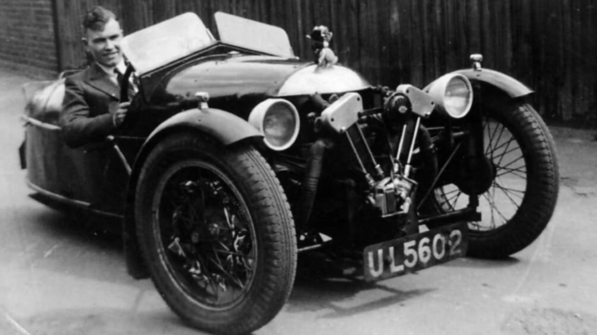 18 Vintage 1930s Cars Photos