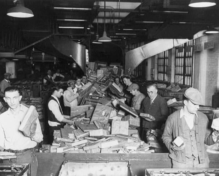 23 Vintage Post Office Photos That Deliver Postal Nostalgia
