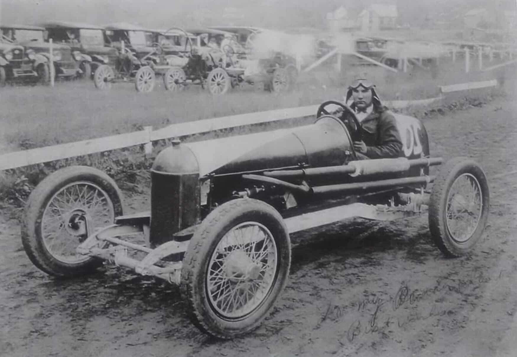 18 Vintage Photos of People's Cars in the 1920s