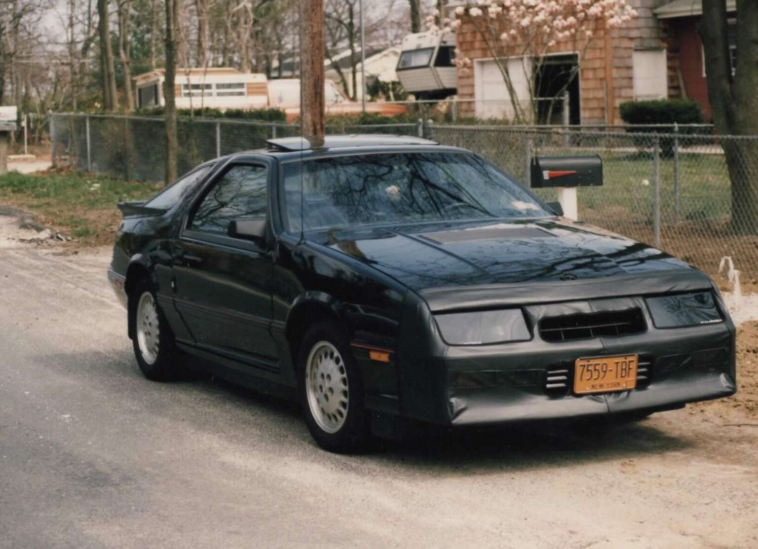 20 Vintage Mid-1980s Cars And Bikes Photos