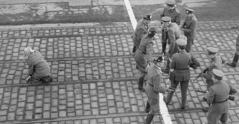 20 Powerful Vintage Photos From the Cold War Era