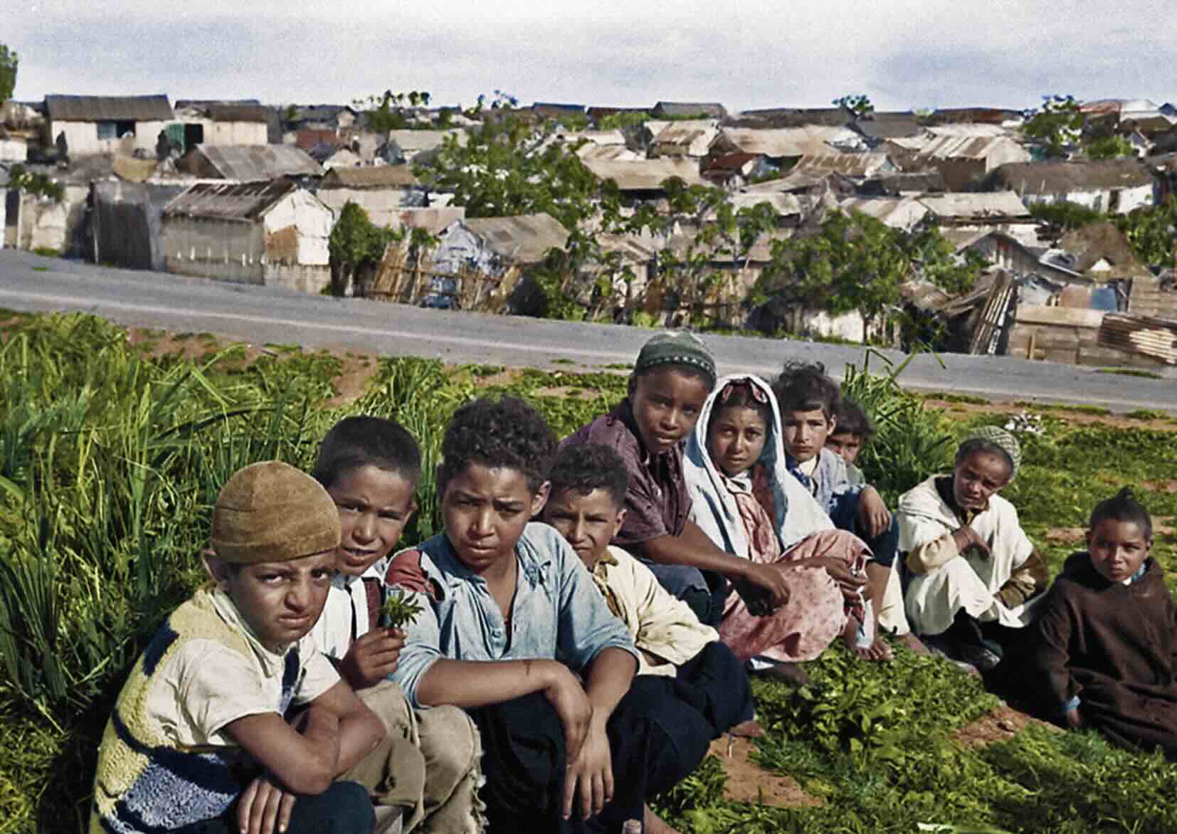 20 Colorized Early 1950s Photos