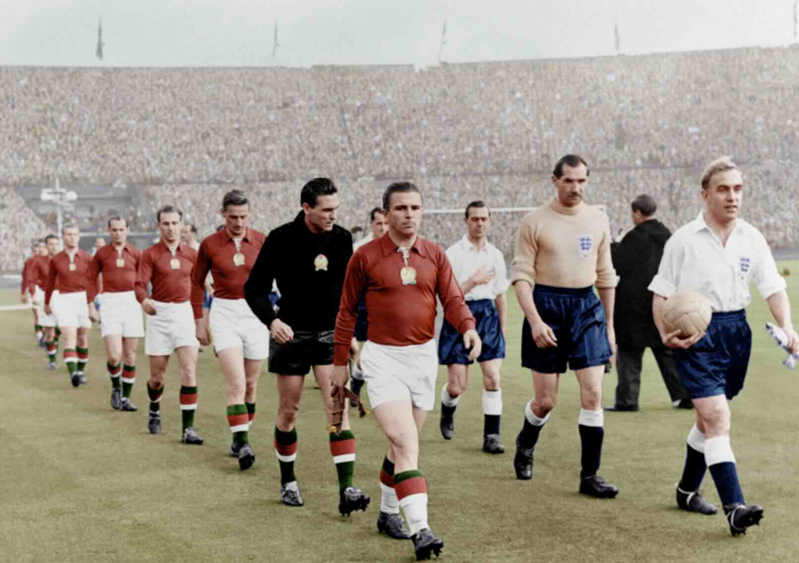 20 Colorized Early 1950s Photos