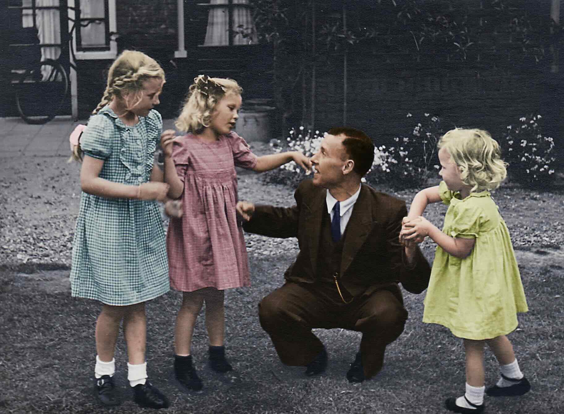 20 Vintage Colorized Late 1940s Photos