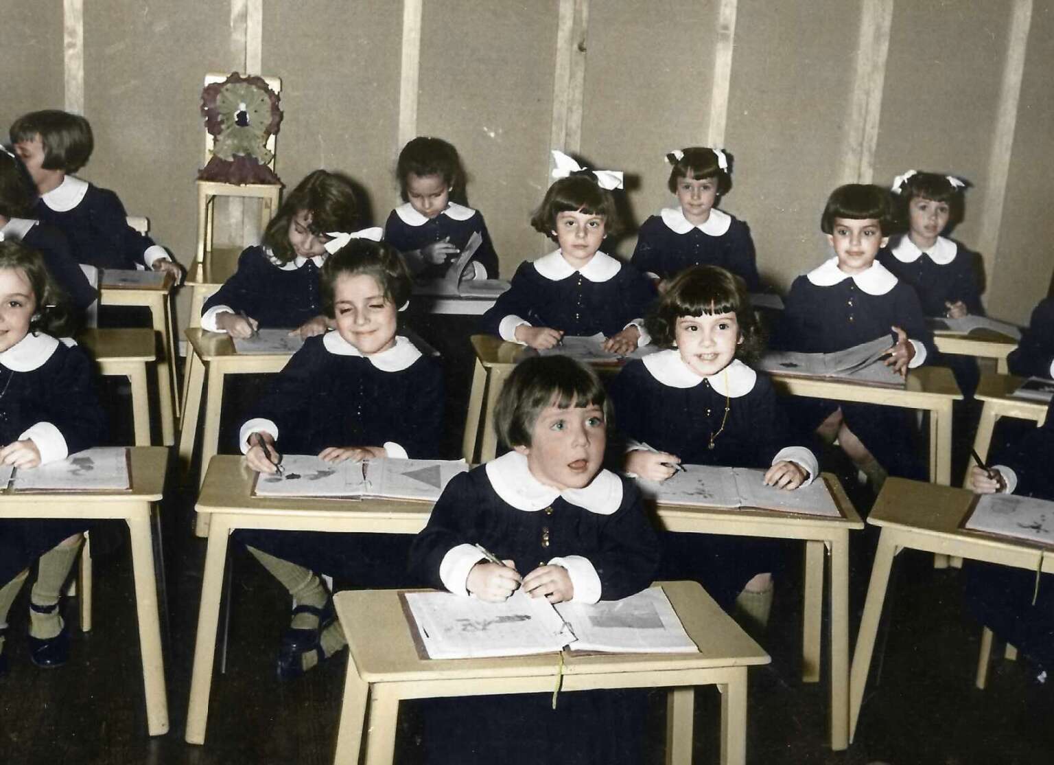 19 Colorized Early to Mid-1950s Photos