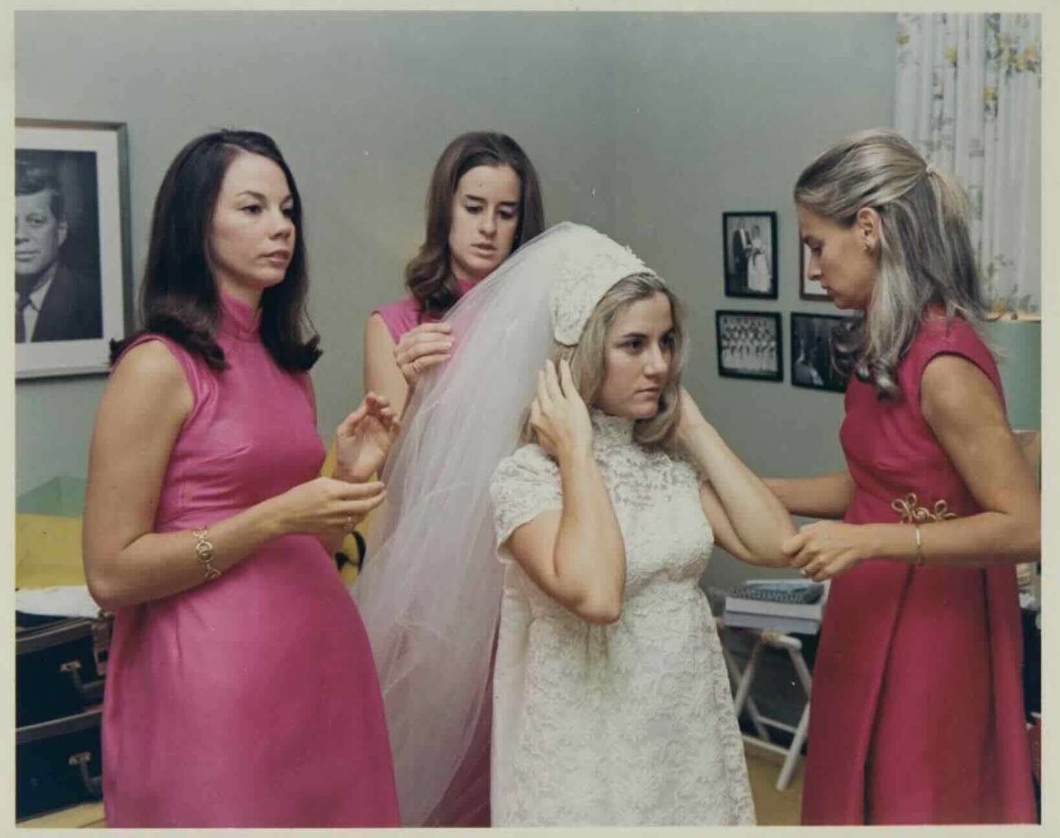 35 Early to the Mid-1970s Vintage Photos