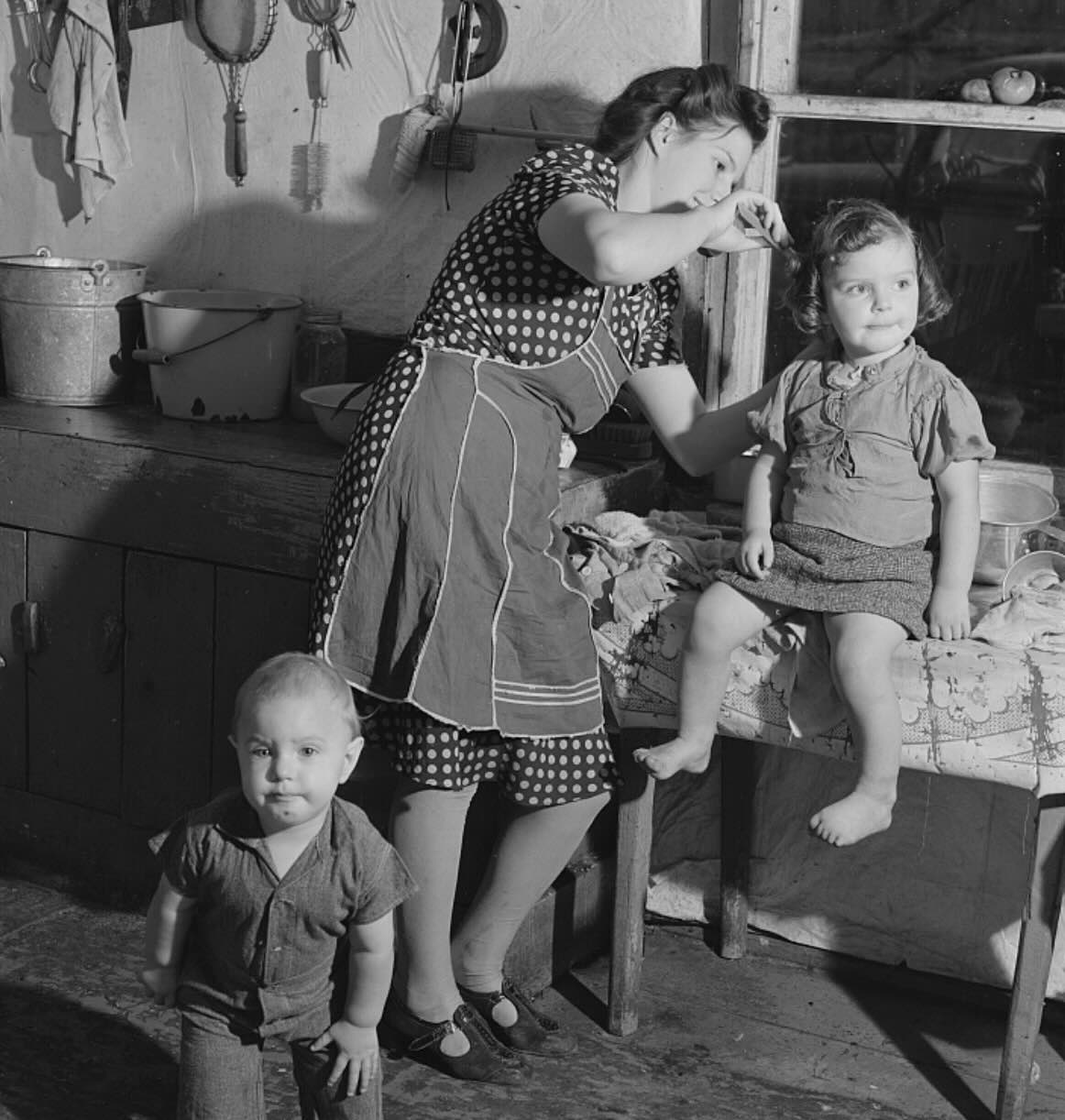 20 Family Traditions From The 1940s