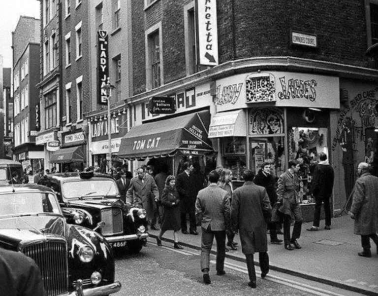 20 Vintage Photos of London in the 1960s