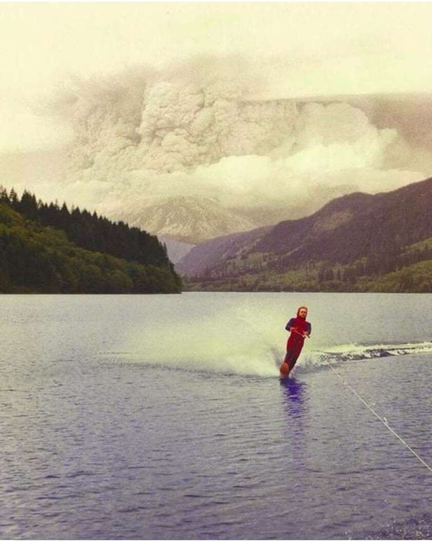 20 Vintage Photos from the 1980 Mount St. Helens Eruption