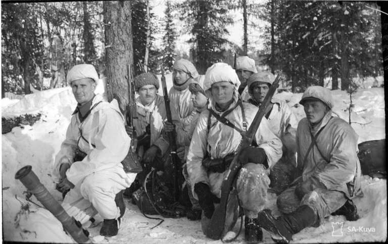 20 Powerful Vintage Photos From the Cold War Era
