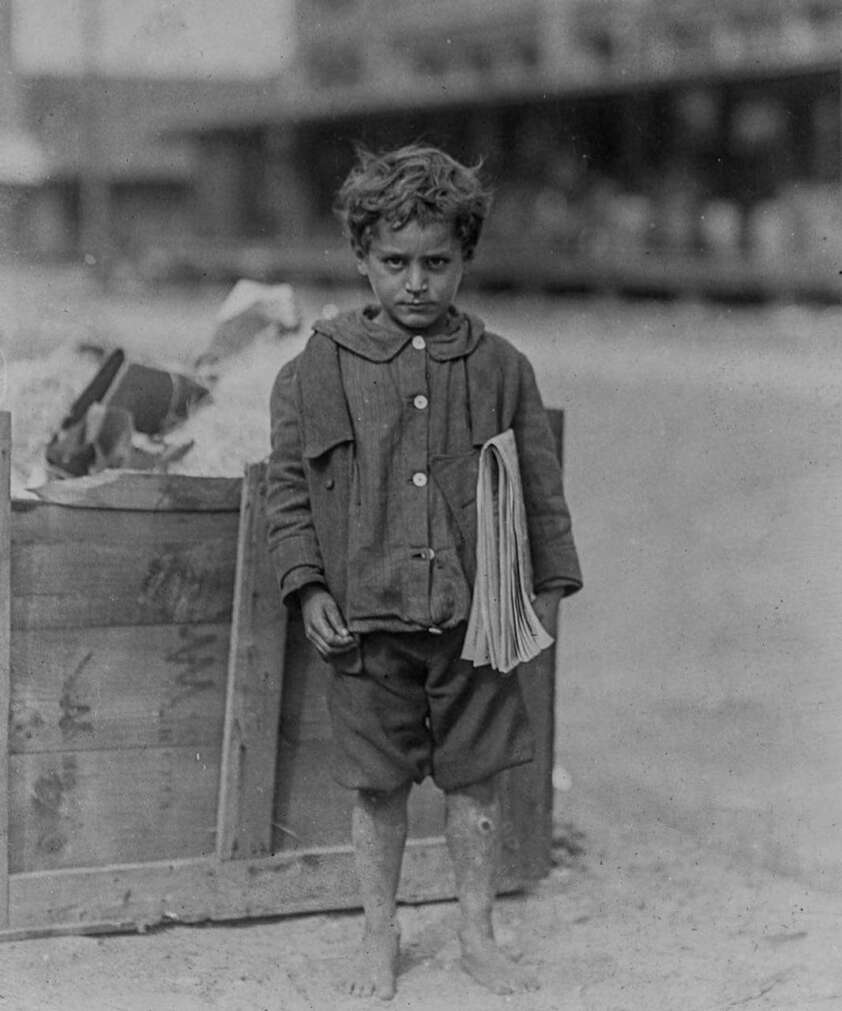 20 Vintage Photos of Paperboys from the 1900s