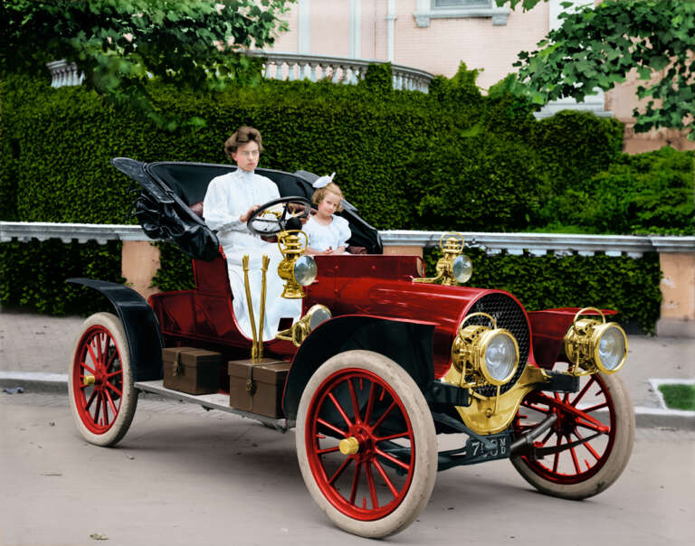20 Striking Colorized Photos from the Early 1900s