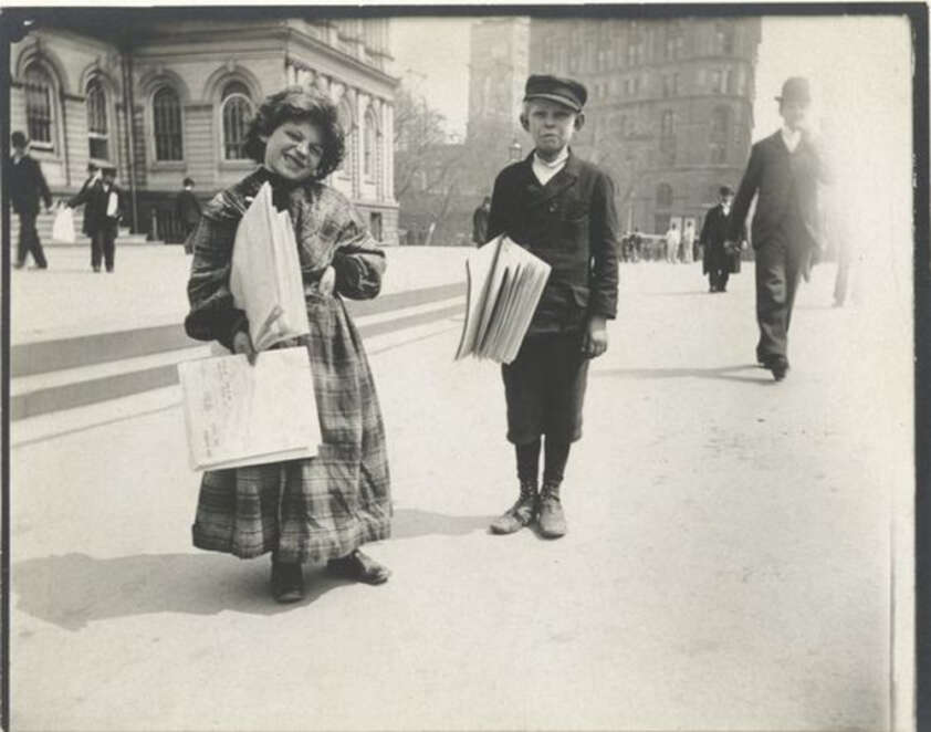 20 Vintage Photos of Paperboys from the 1900s