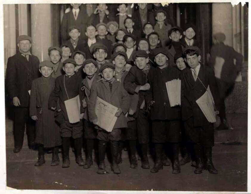 20 Vintage Photos of Paperboys from the 1900s