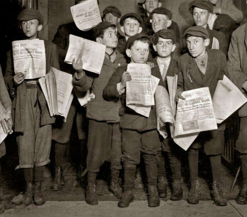 20 Vintage Photos of Paperboys from the 1900s