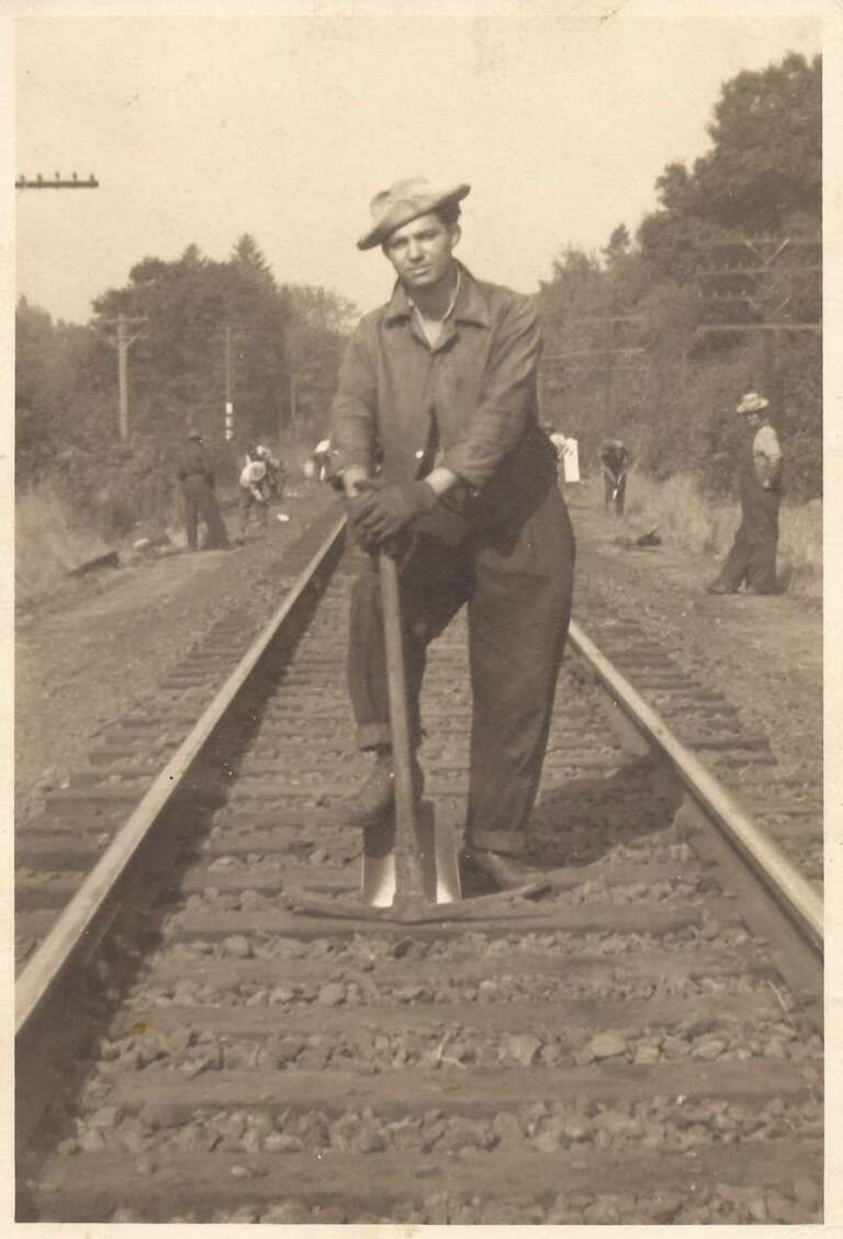 20 Vintage Photos of Railroad Workers (1890s–1970s)