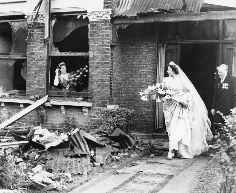 35 Rare Photos That Show Life in the Early 1940s