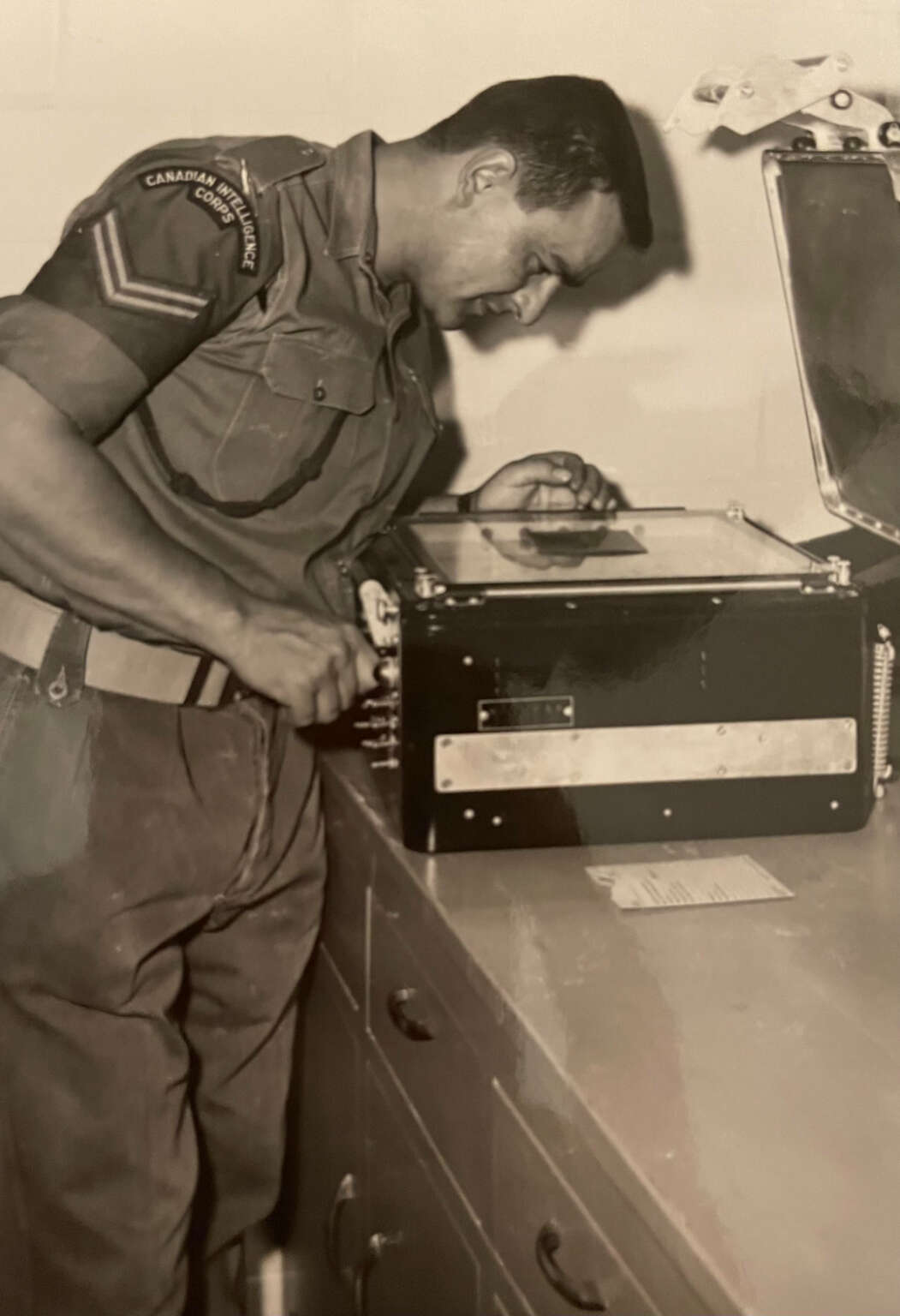 20 Powerful Vintage Photos From the Cold War Era